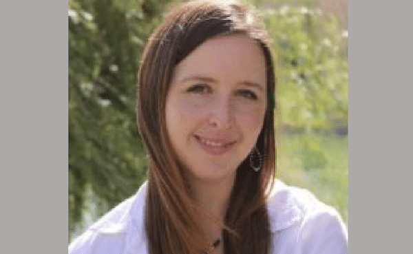 Woman is stabbed and beaten to death by husband who tries to blame her ex-boyfriend - Republic News